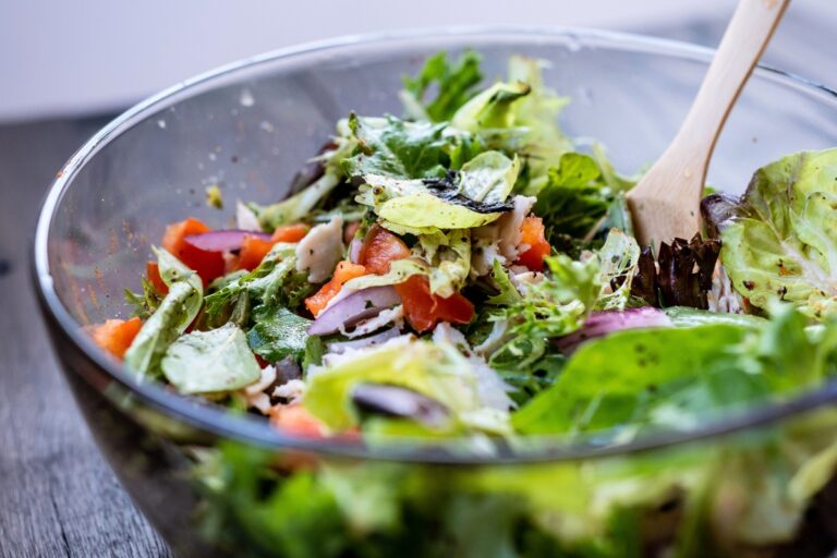 Saladas de alface: versões diferentes e saborosas para sair do comum